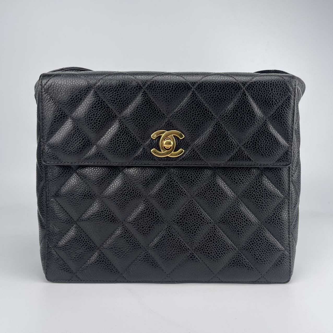 Chanel Black and Gold Cowhide Box Bag[used] – Vintage Velaa