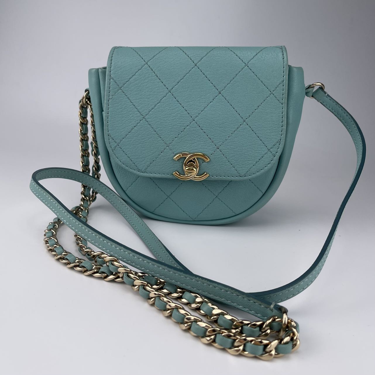 Chanel Elegant Blue calfskin bag [Used] – Vintage Velaa