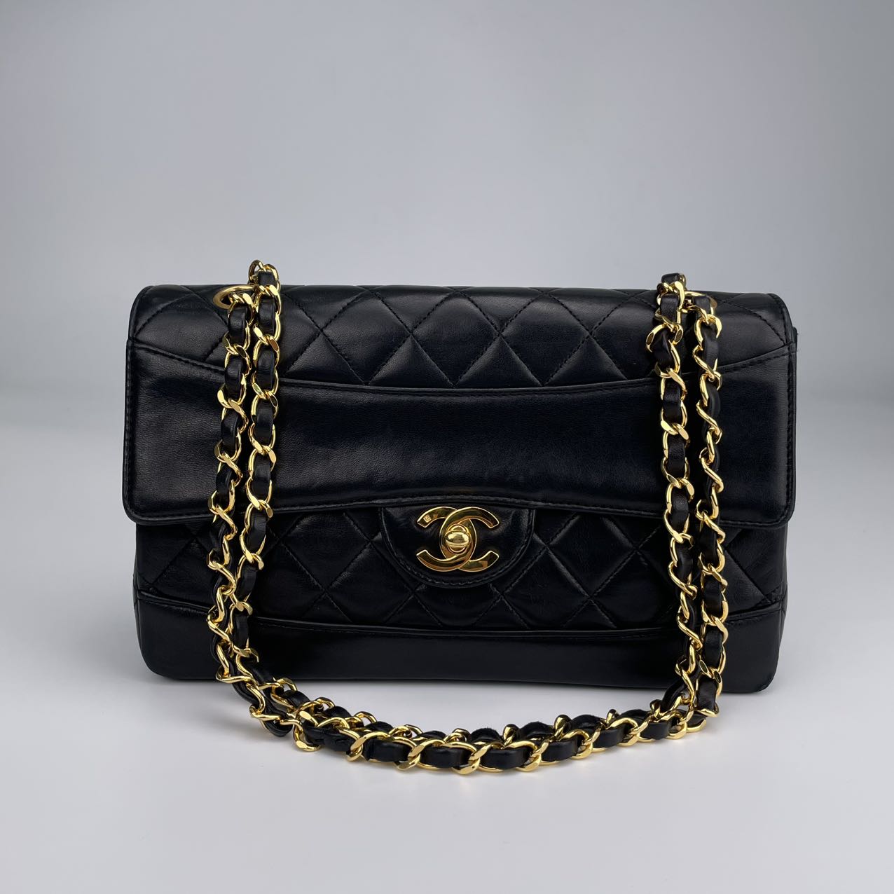 Chanel Matelassé Shoulder Bag[Used] – Vintage Velaa